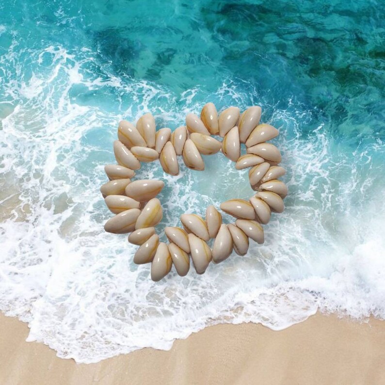 Vintage Hawaiian Puka Shell, Cowrie Shell Stretch Bracelet. Unisex. - Etsy