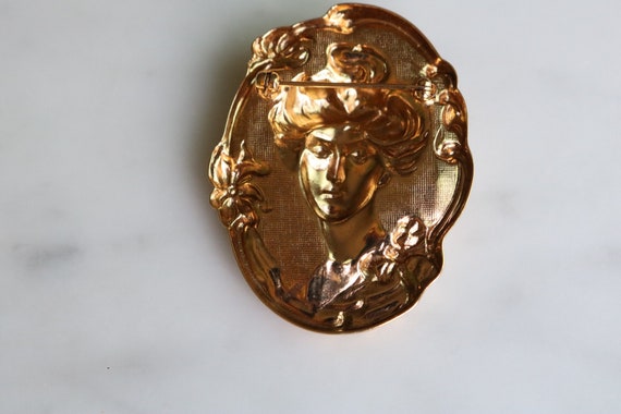 Vintage large metal embossed portrait cameo pin brooch - Gem