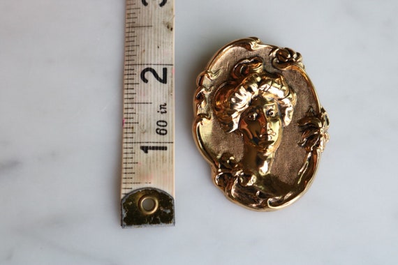 Vintage large metal embossed portrait cameo pin brooch - Gem