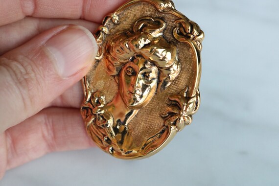 Vintage large metal embossed portrait cameo pin brooch - Gem