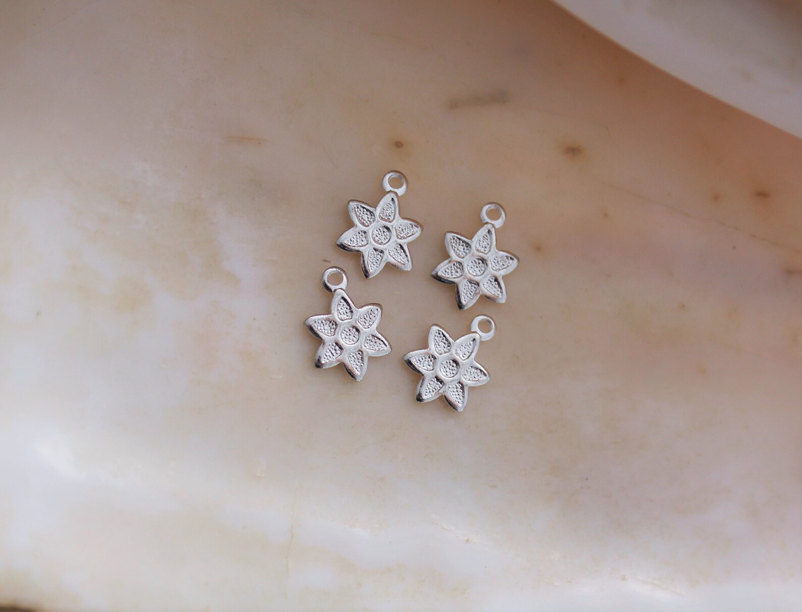 20/50/100 PCS Bright Silver Tiny Flower Charms 10x7mm Lead - Etsy