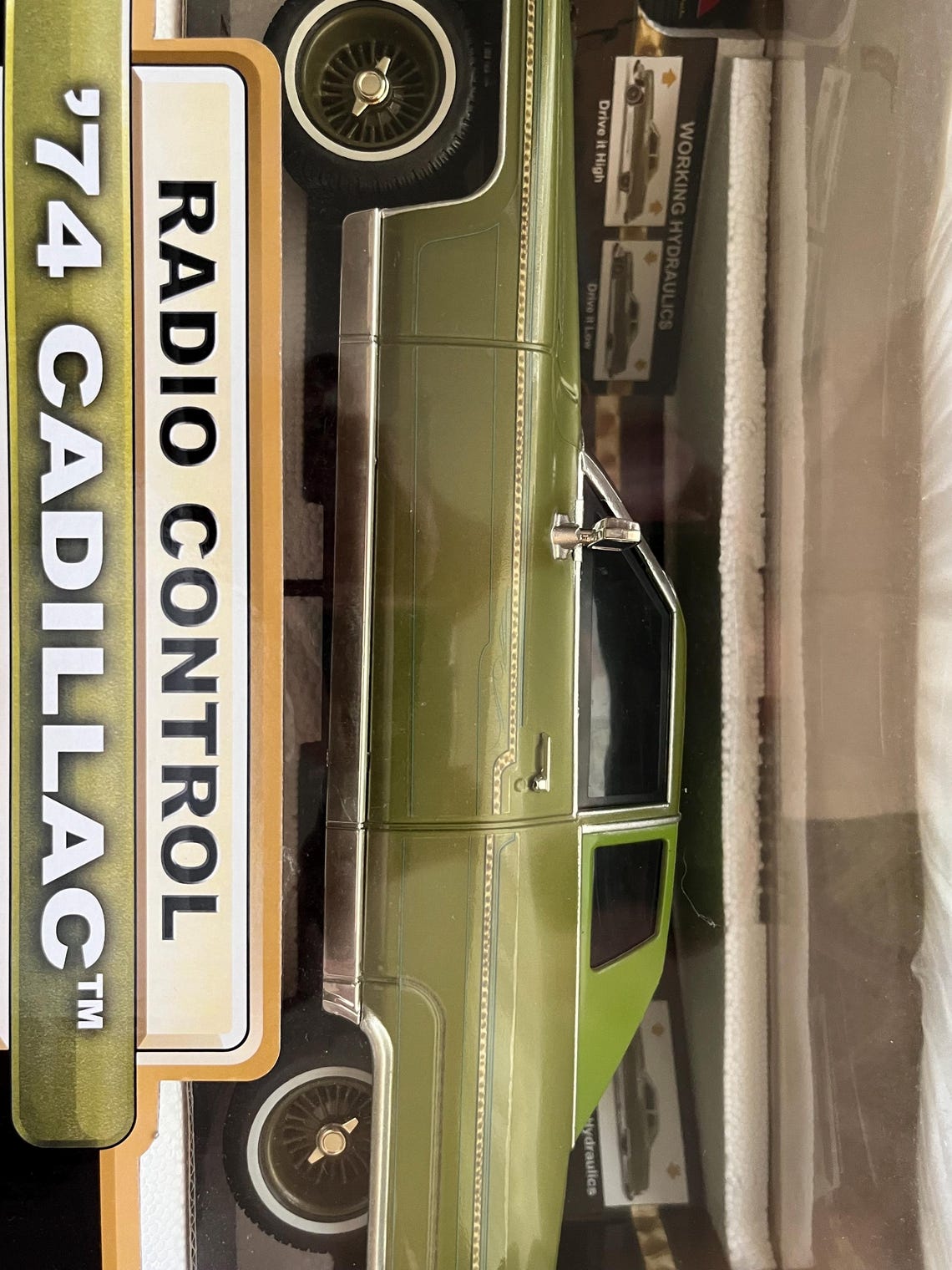 VINTAGE CADILLAC Model SNOOP Deville 1974 1:18 Remote Control Radio Car ...
