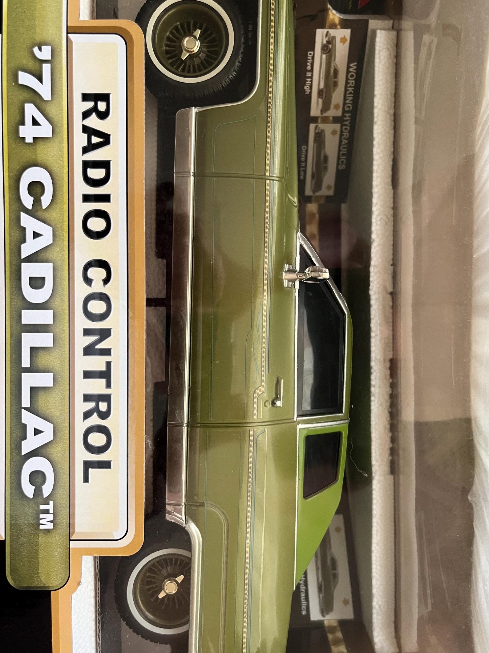 VINTAGE CADILLAC Model SNOOP Deville 1974 1:18 Remote Control Radio Car ...