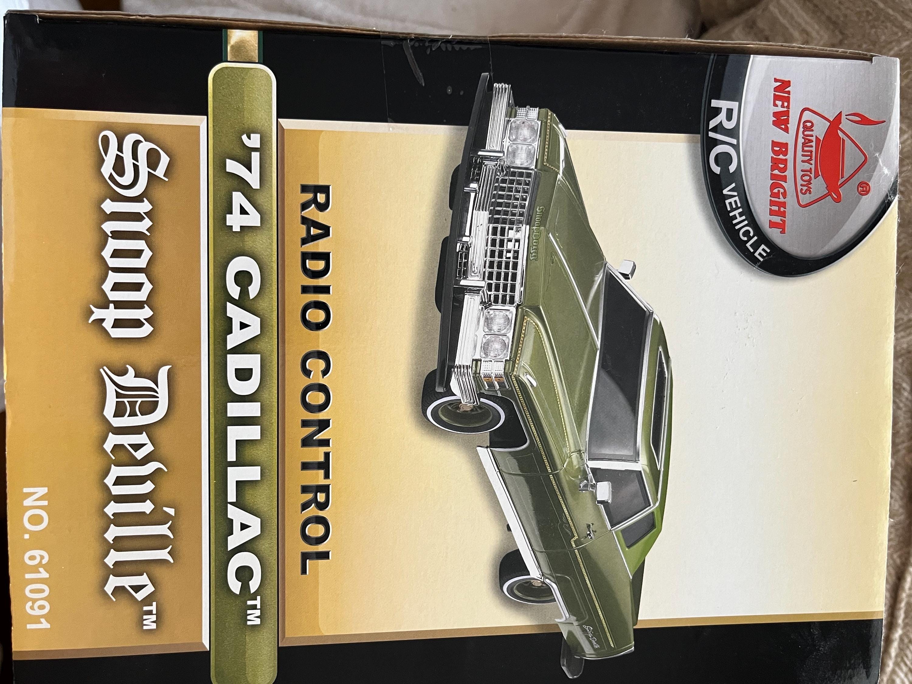 VINTAGE CADILLAC Model SNOOP Deville 1974 1:18 Remote Control Radio Car ...