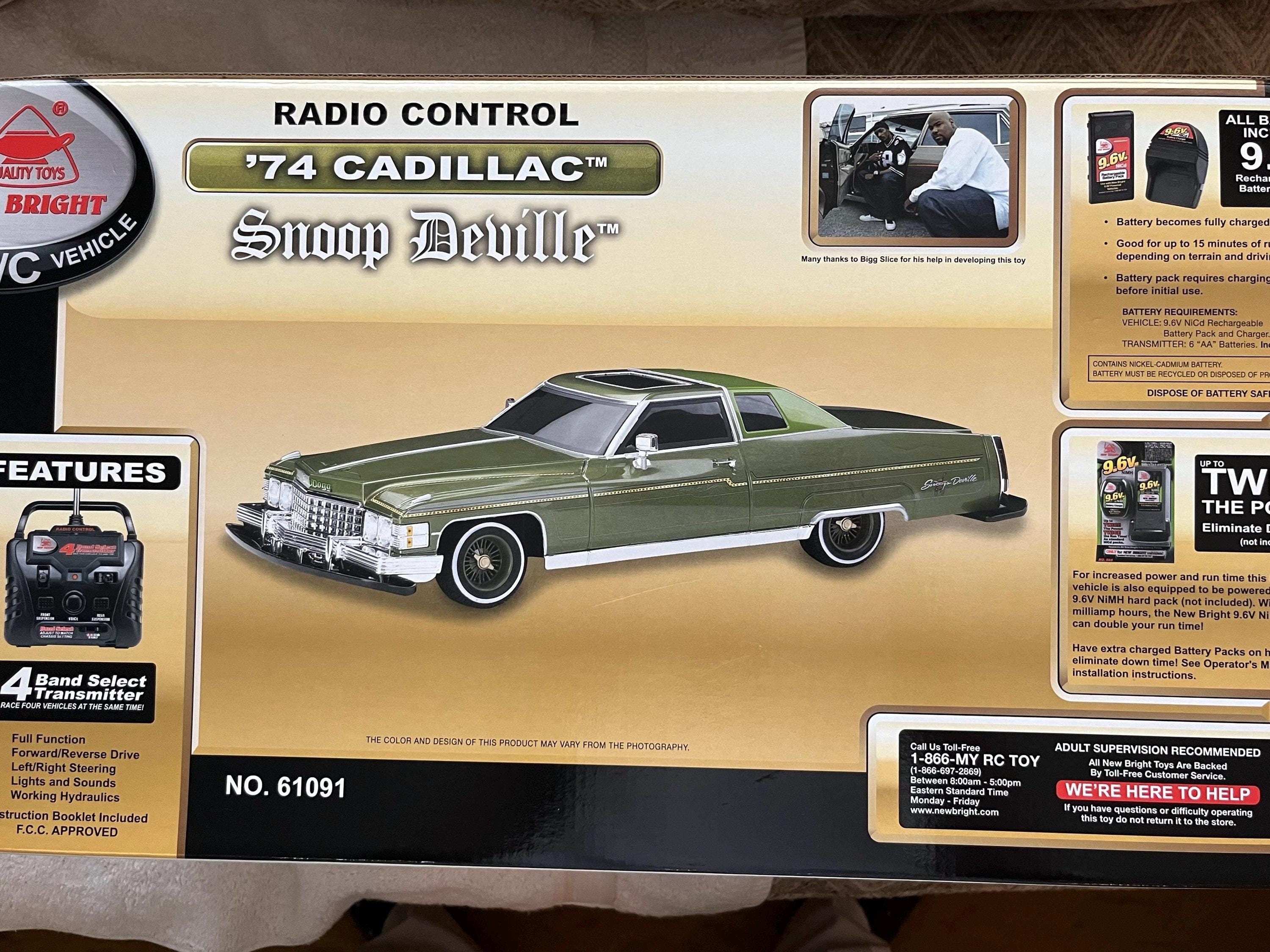 VINTAGE CADILLAC Model SNOOP Deville 1974 1:18 Remote Control Radio Car ...