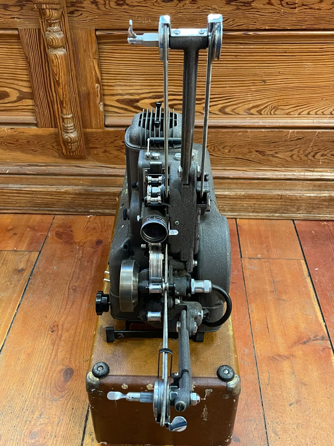 Authentic Vintage 1946 Ampro Premier 10 Precision 16mm Movie Projector Serial Number 63975M ...