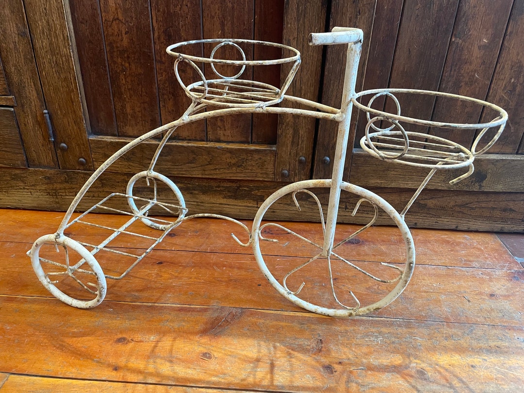 Handmade Shaped, Scrolled & Welded Metal Chippy Distressed White Paint ...