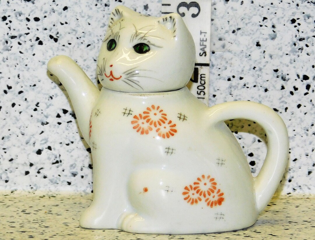 Miniature Beckoning Cat Tea Pot Waving MCM Maneki Neko Era Chinese Cat ...