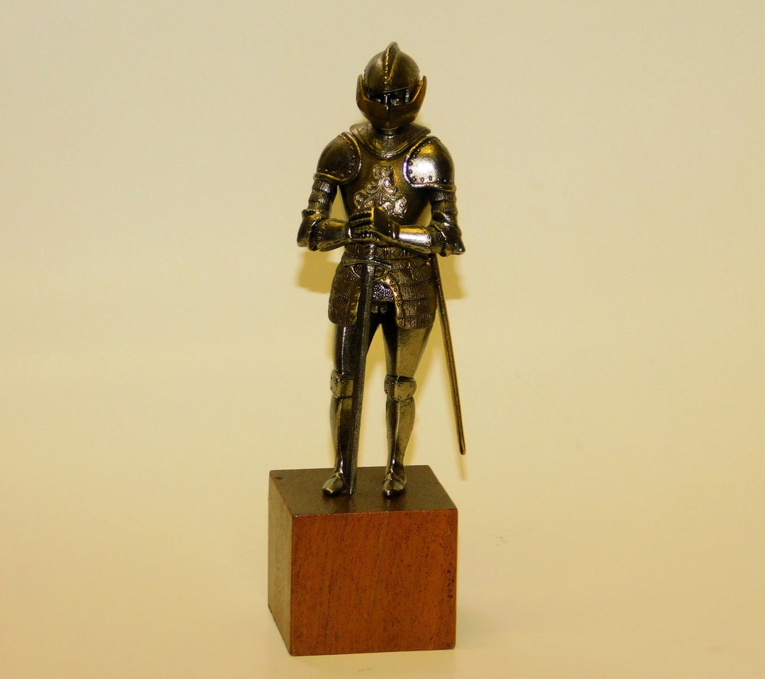 Medieval Knight 6" Tall Valiant Swordsman Statue Figurine Suit of Armor ...