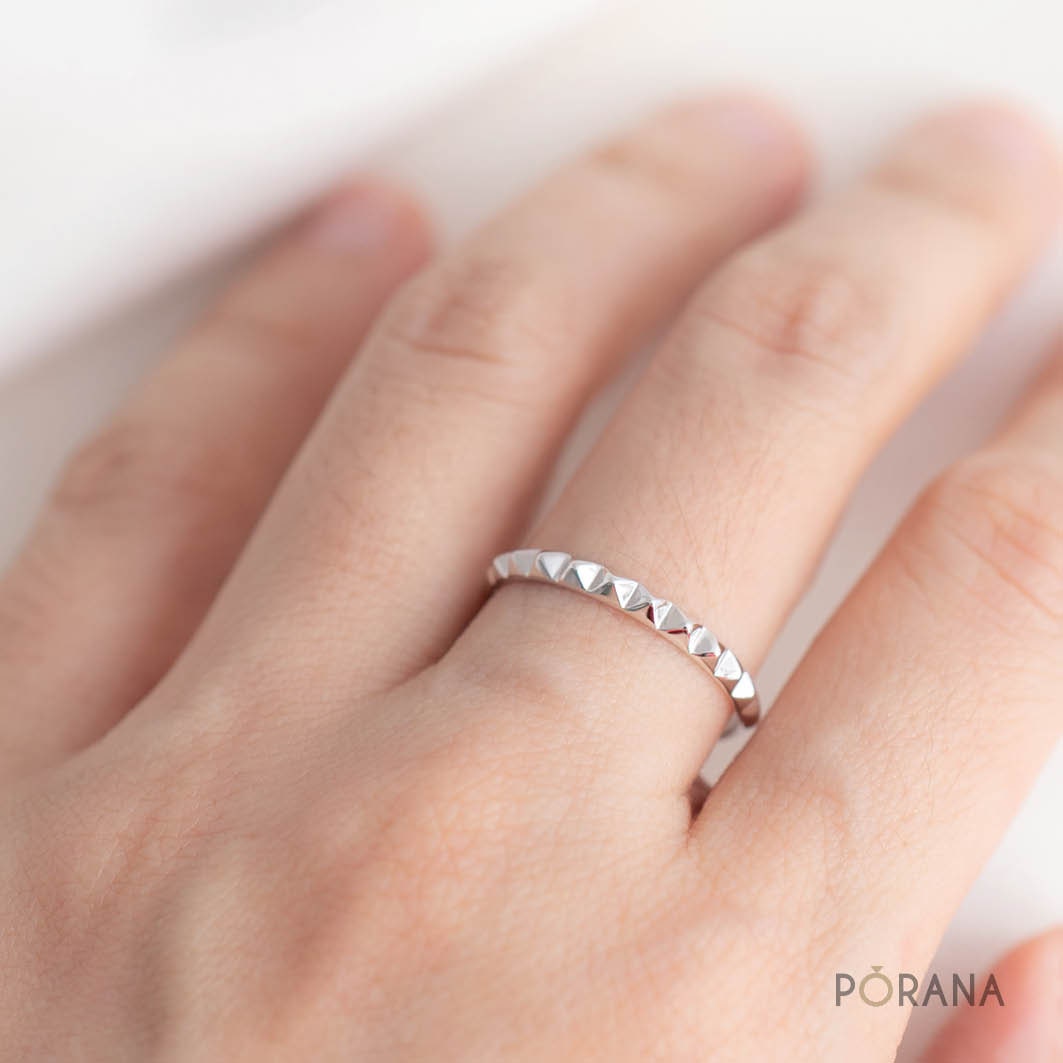 Geometric Pyramid Band in 14K/18K gold and platinum wedding | Etsy