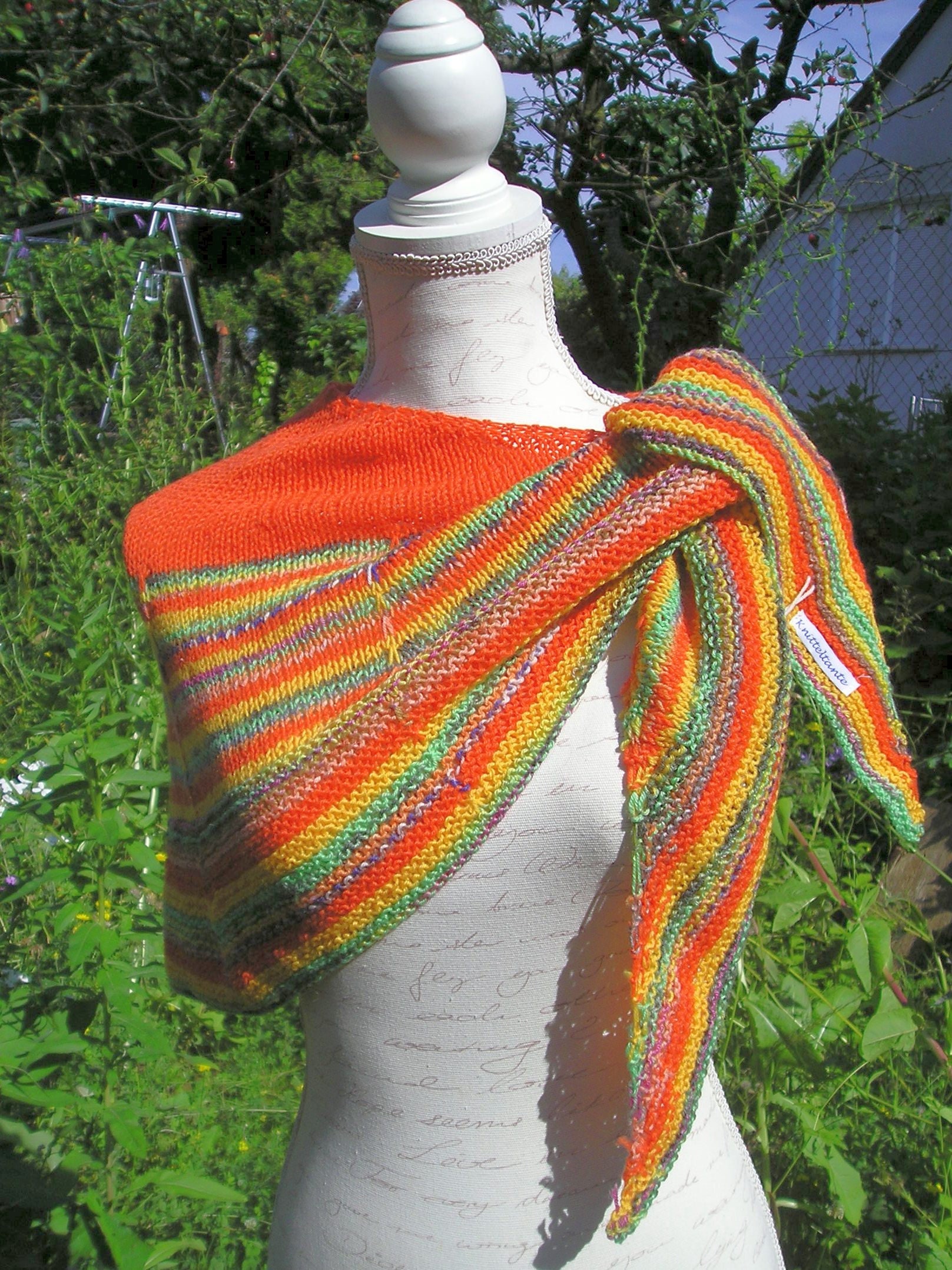 Hand-knitted triangular cloth Spring Awakening | Etsy