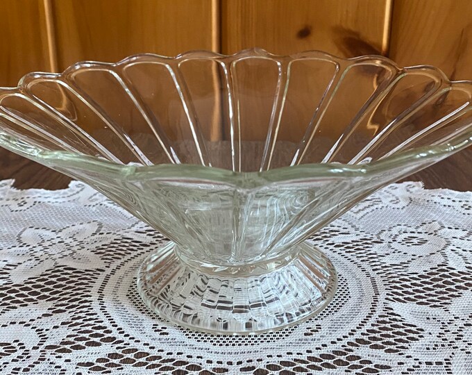 Vintage Pedestal Scalloped Glass Bowl - Etsy