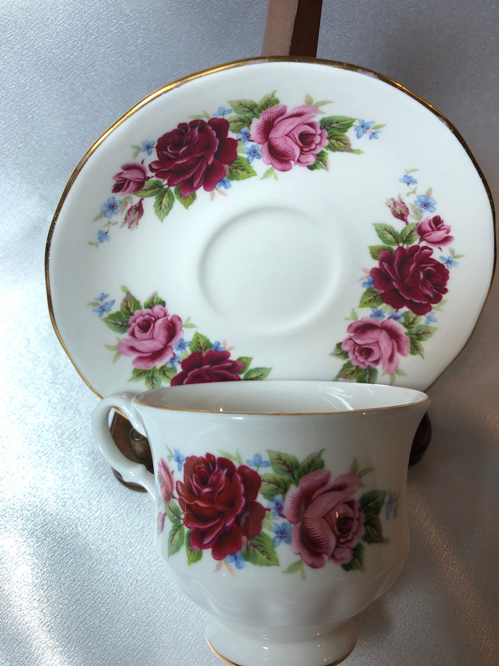 Queen Anne Tea Cup With Crimson and Dusty Rose Roses and - Etsy