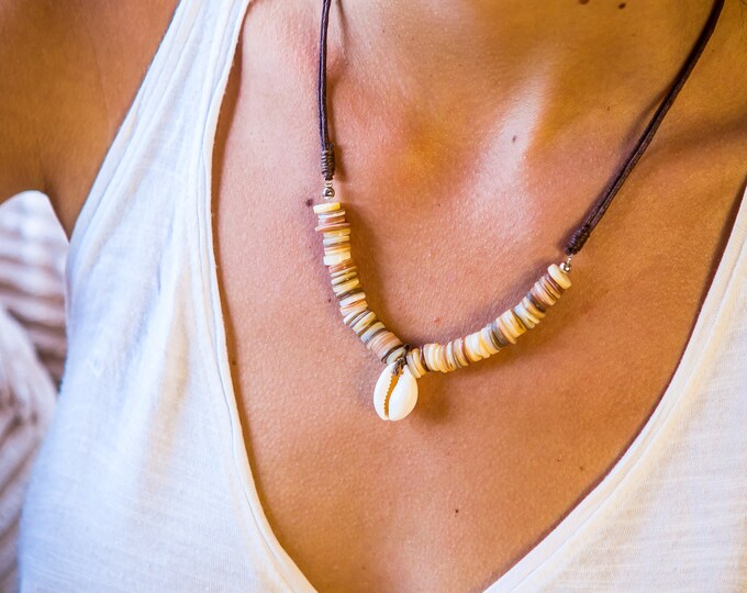 Seashell Necklace for Women With Wooden Beads // Wooden Women Necklace ...