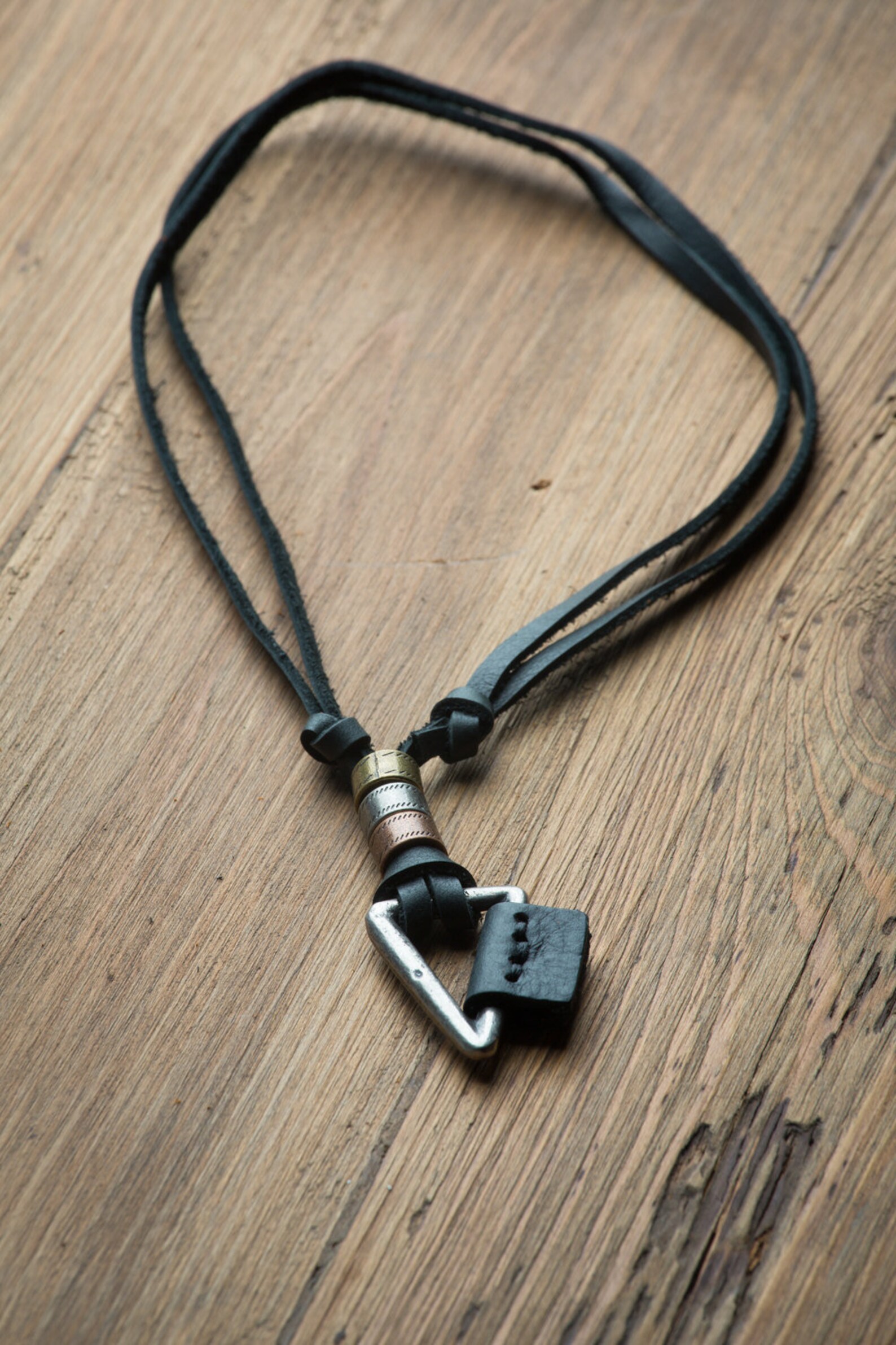 Collar de cuero de los hombres // collar boho de cuero para - Etsy España