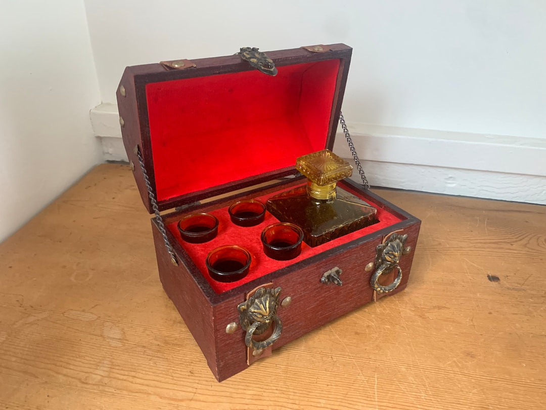 Treasure Chest Decanter Vintage Hidden Bar Amber Glass Decanter and 4 ...