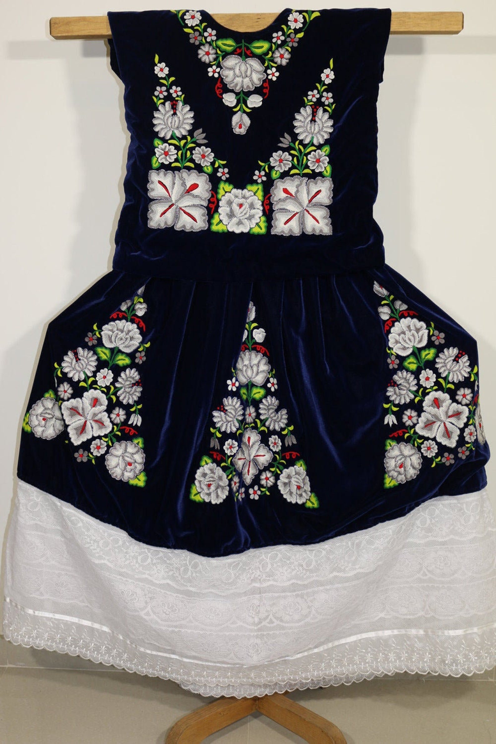 FREE shipping Mexican outfit, tehuana dress, handembroidery flowers in ...