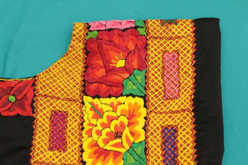 VINTAGE Mexican clothing: TEHUANA huipil-blouse with hand | Etsy