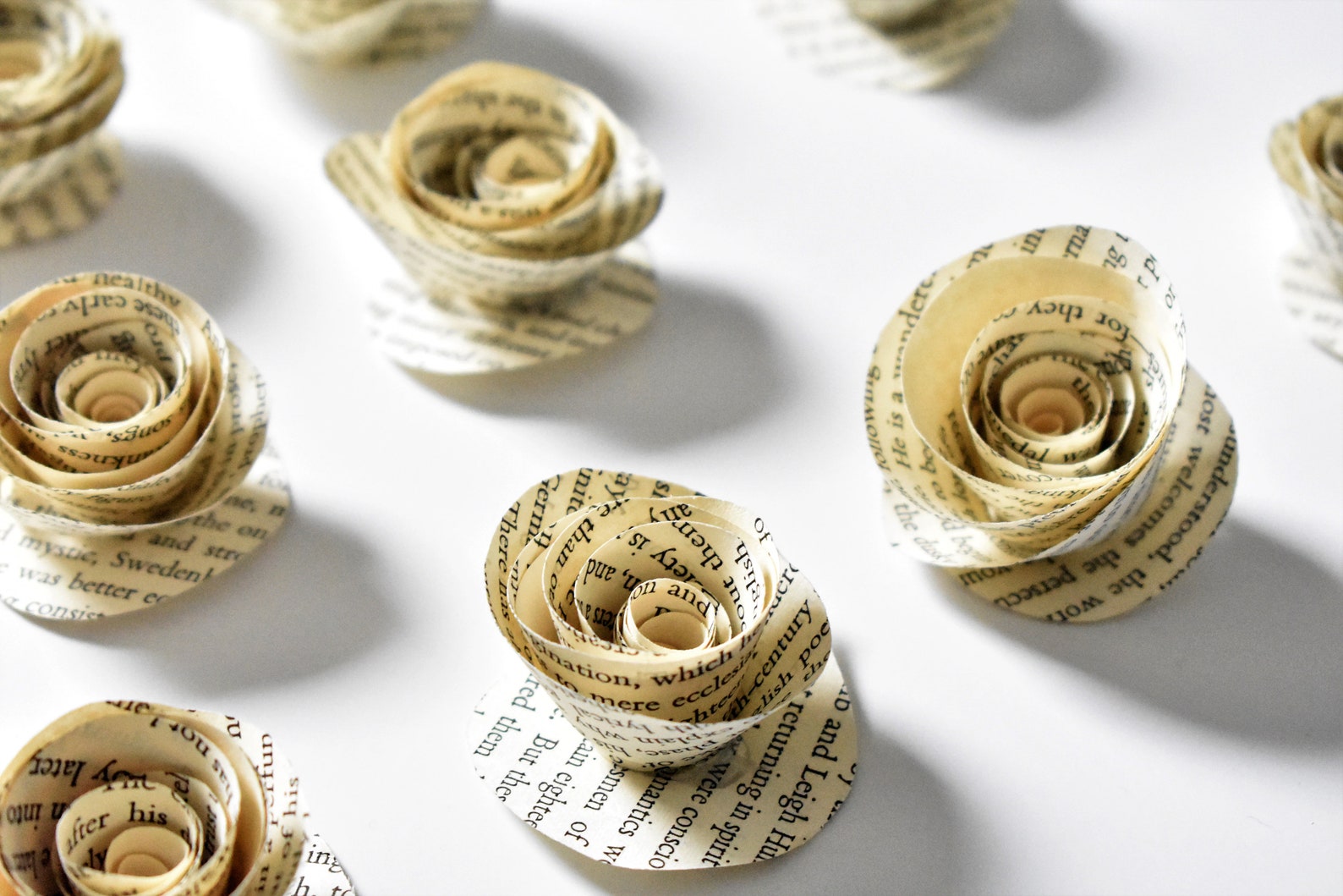 Book Page Roses Set of 12 Paper Roses Paper Flowers - Etsy
