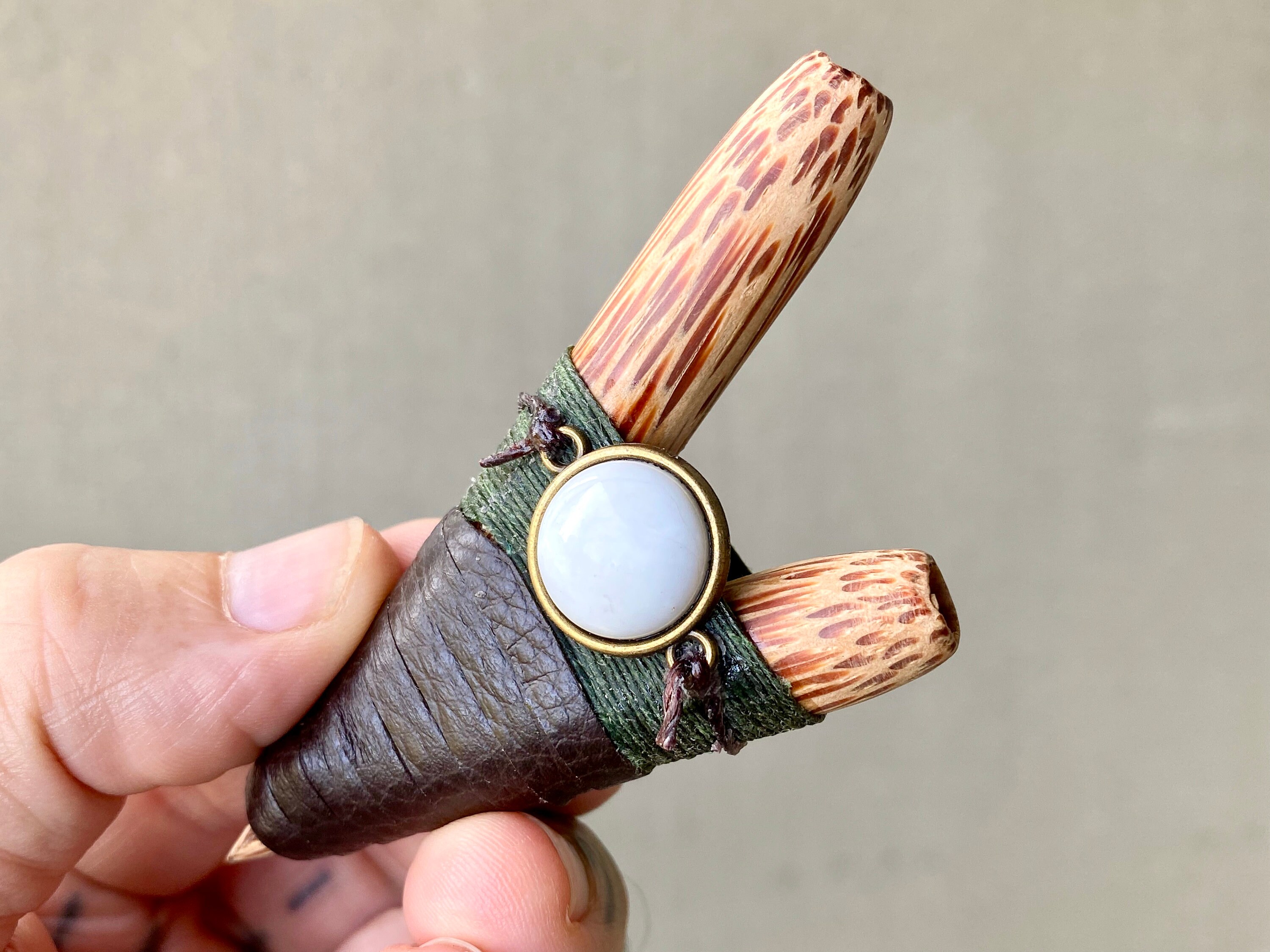 Kuripe, Traditional Wood Kuripe with Howlite, Shamanic Self-Applicator Pipe