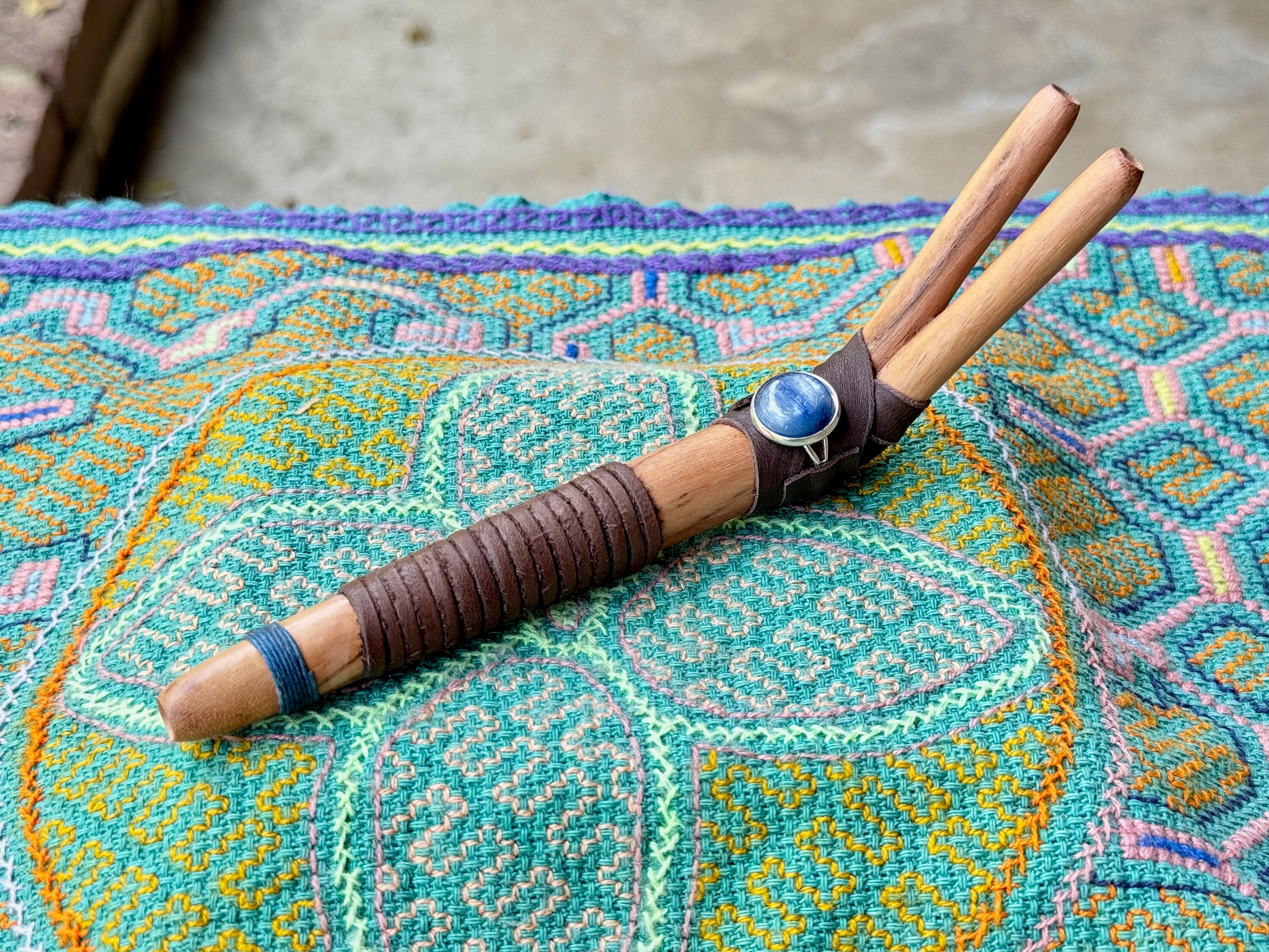 Double Tepi Pipe with Blue Kyanite (Third Eye Chakra), Natural Teak ...
