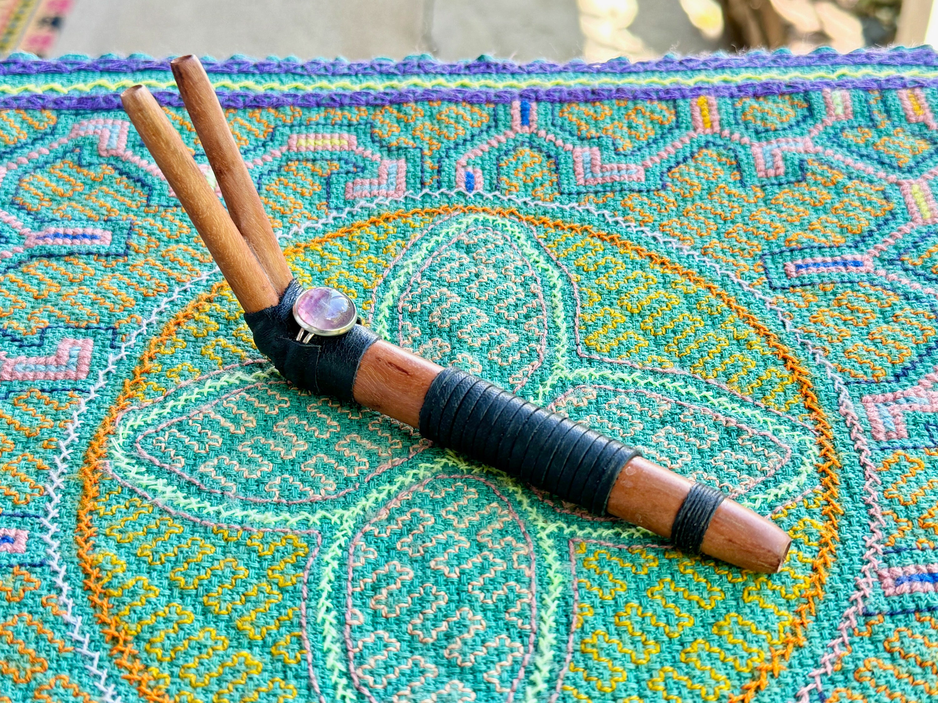 Double Tepi Pipe with Purple Fluorite, Handcrafted Natural Sawo Wood ...
