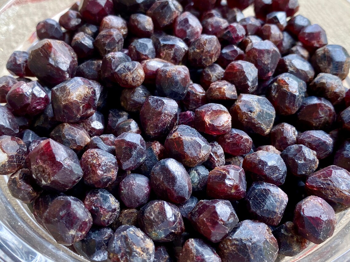 Red Garnet Crystals Small Raw Garnets for Crystal Grid or - Etsy UK