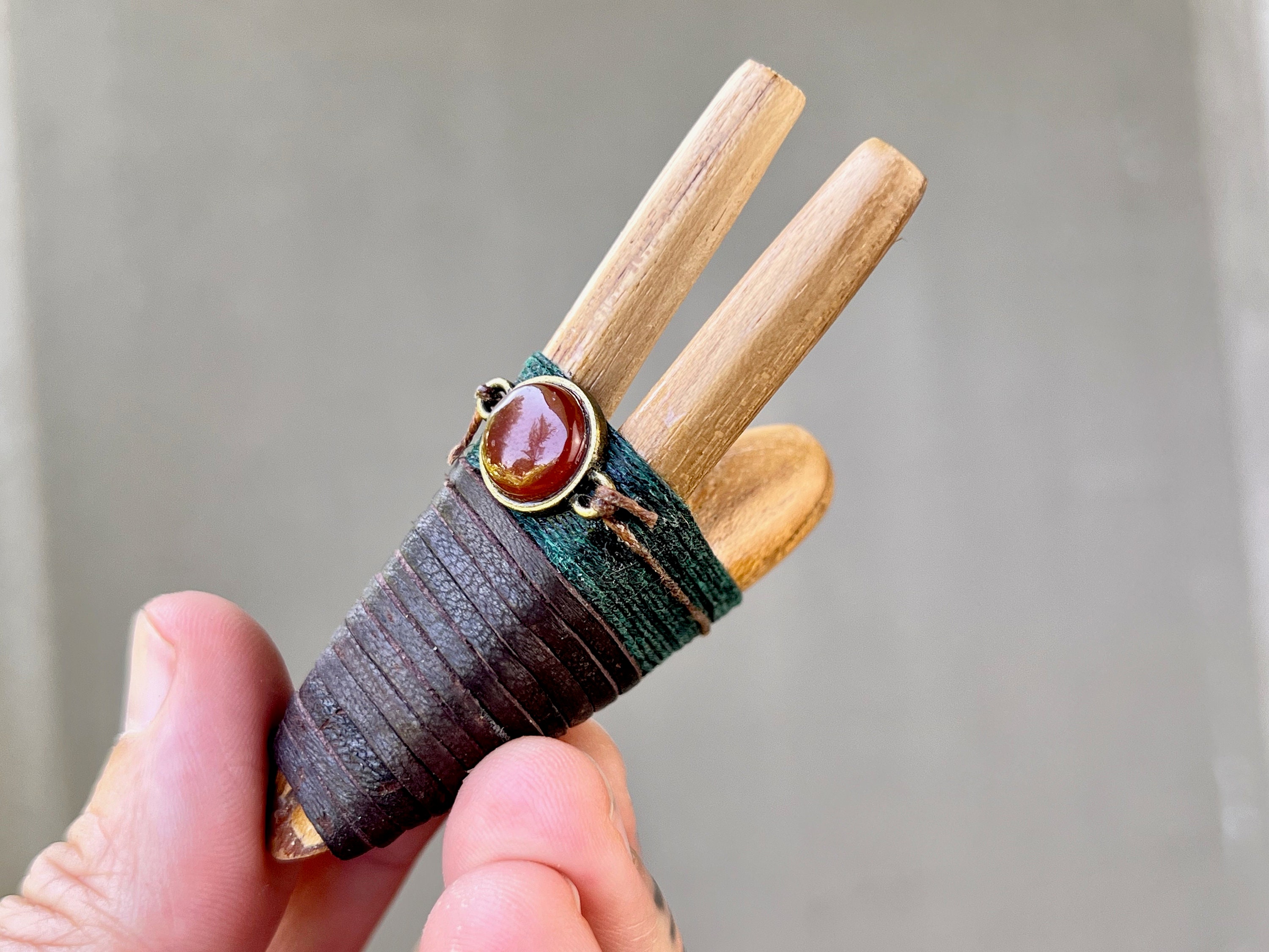 Double Kuripe, Natural Teak Wood Kuripe with Carnelian