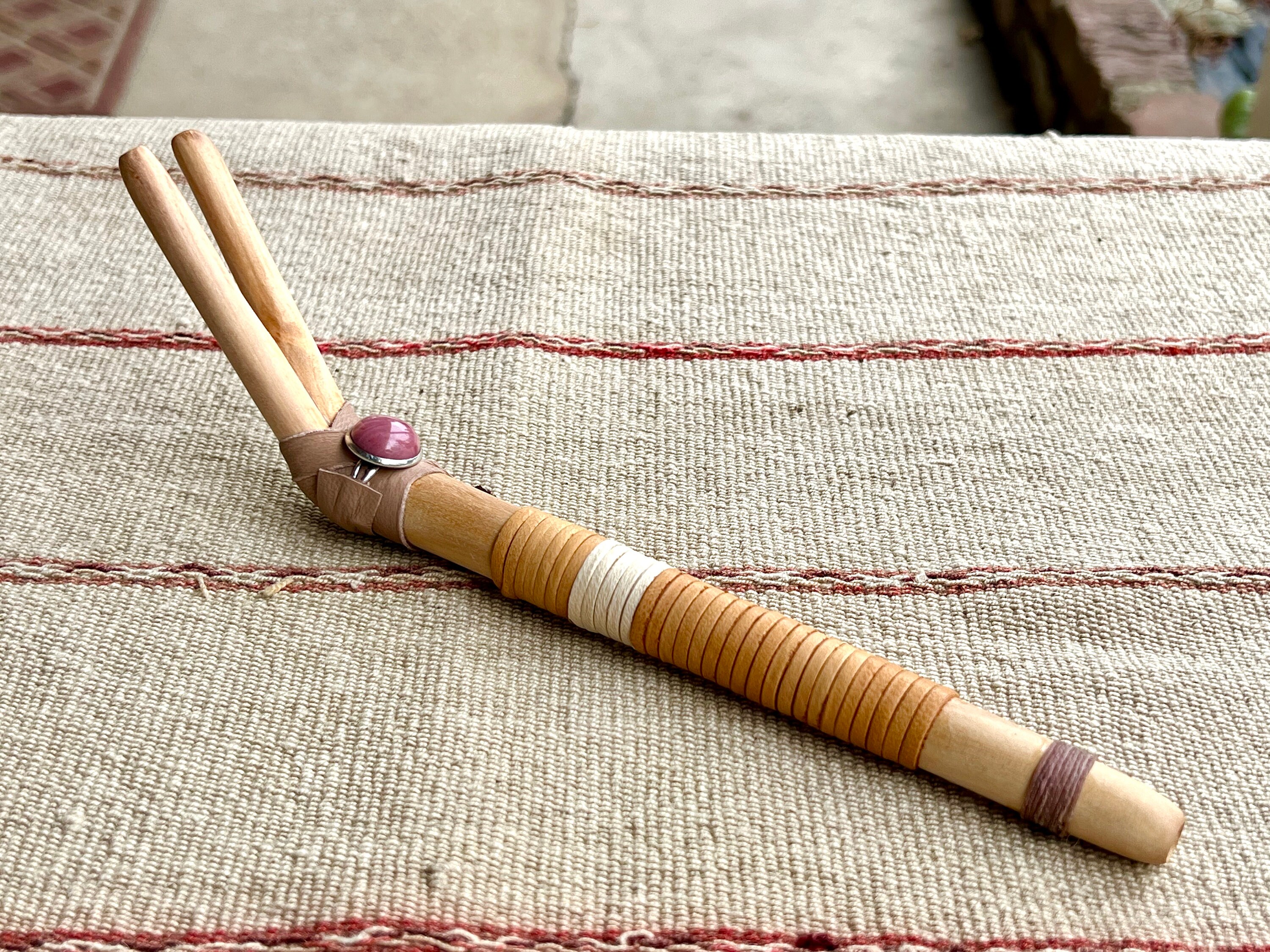 Double Tepi (kuripe) pipe with Rhodocrosite, Solid Wood Tepi, shamanic ...