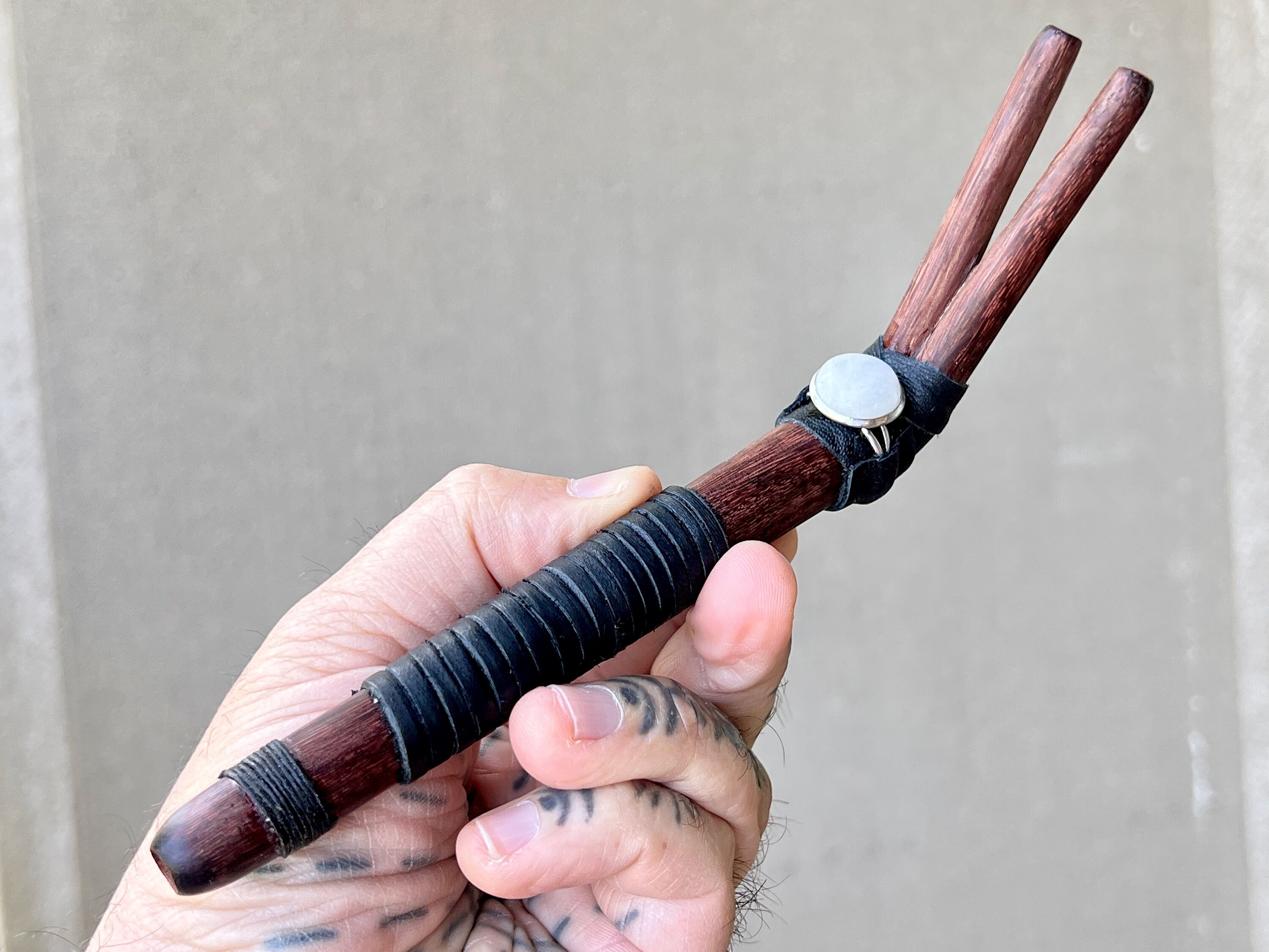 Double Tepi (kuripe) pipe with Moonstone