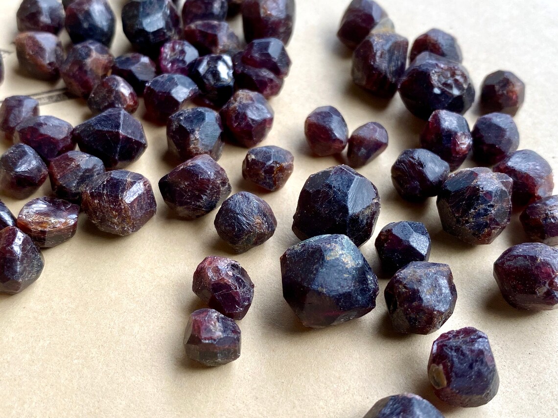 Red Garnet Crystals Small Raw Garnets for Crystal Grid or - Etsy UK