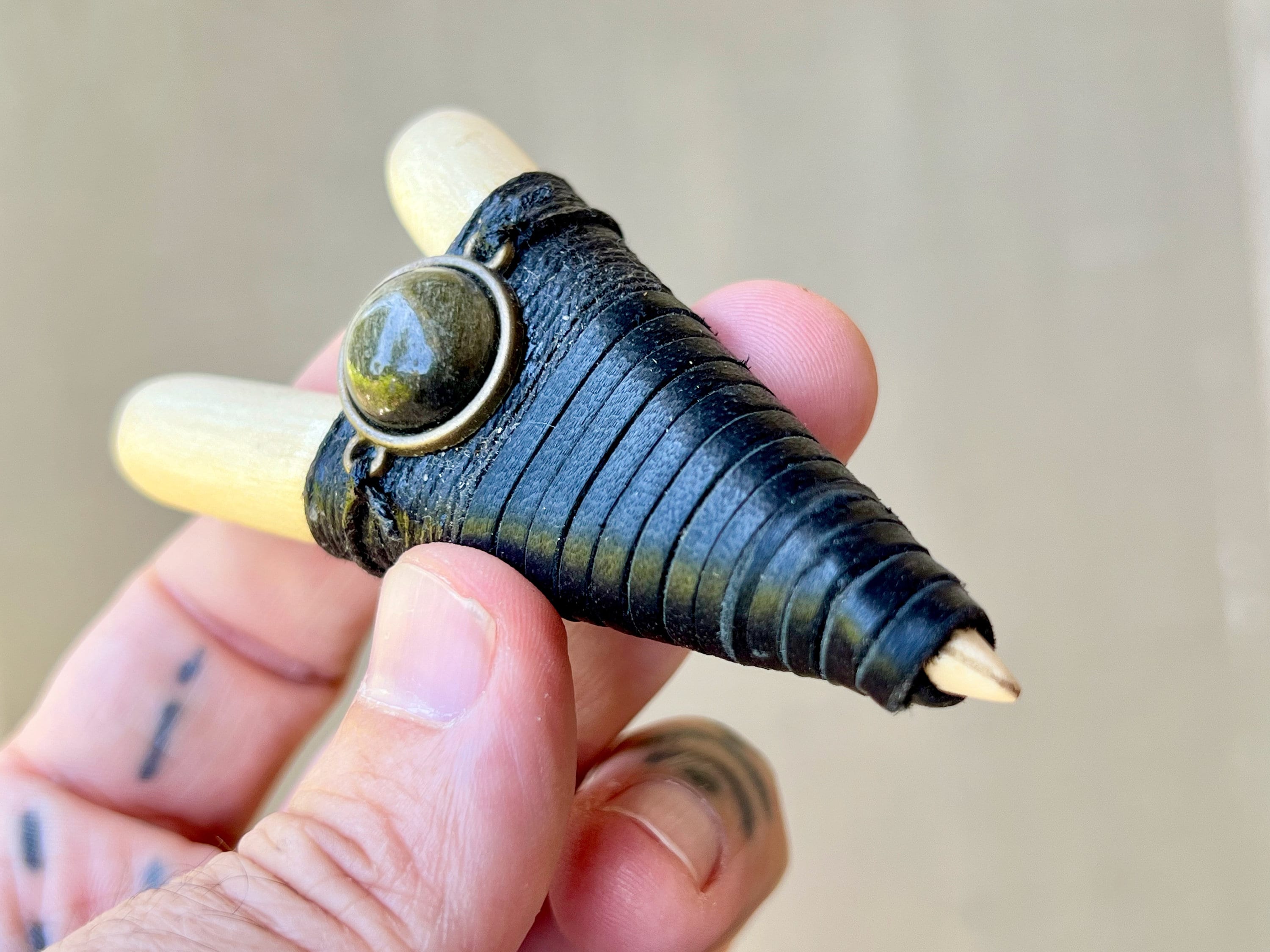 Kuripe, Natural Light Wood Kuripe with Silver Sheen Obsidian ...