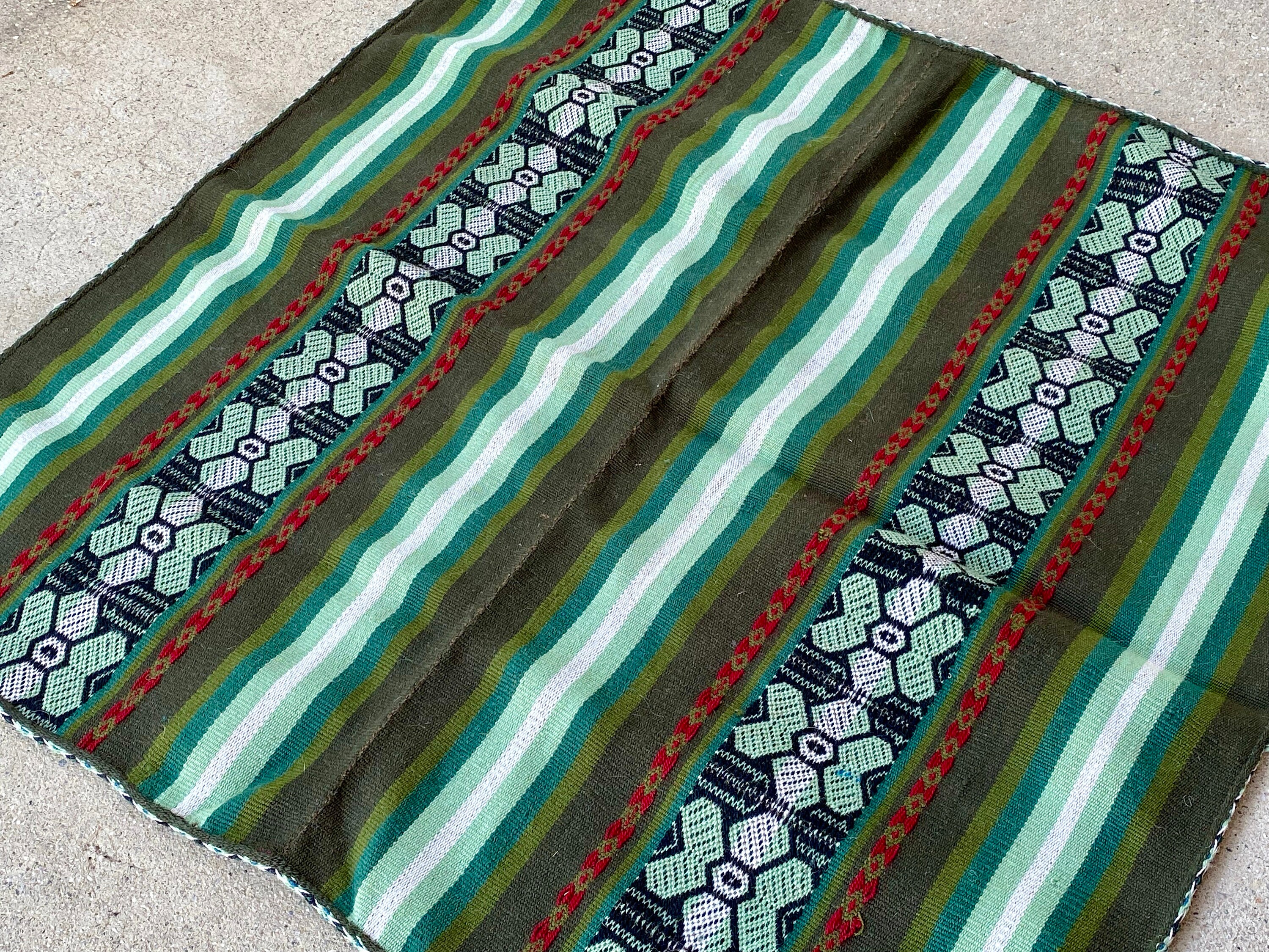 23 x 23 Peruvian Manta Cloth from Chawaytiri, Handwoven Andean Mestana ...