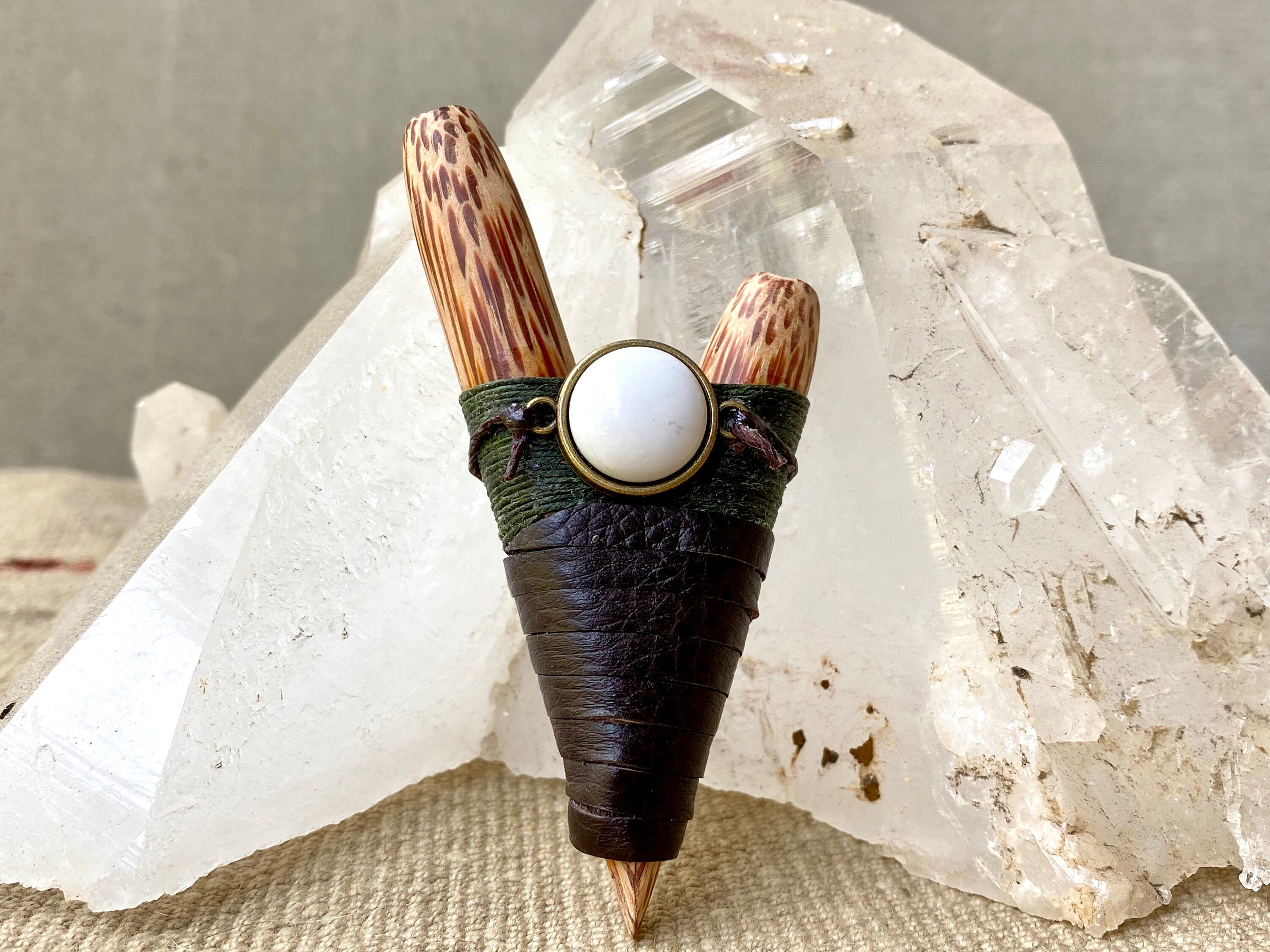Kuripe, Traditional Wood Kuripe with Howlite, Shamanic Self-Applicator Pipe