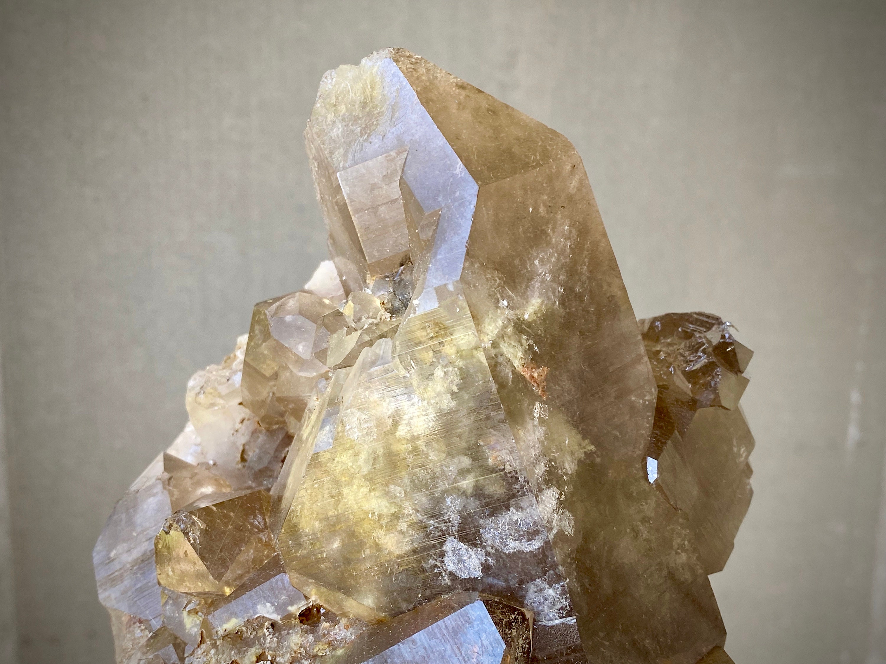 2.7 Kilo Giant Smoky Quartz Cluster with Beautiful Inclusions, Massive ...