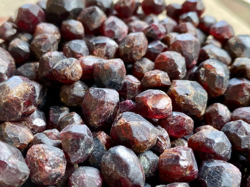 Red Garnet Crystals Small Raw Garnets for Crystal Grid or - Etsy UK