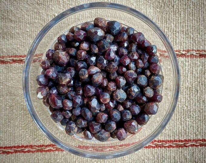 Red Garnet Crystals, Small Raw Garnets for Crystal Grid or Jewelry ...