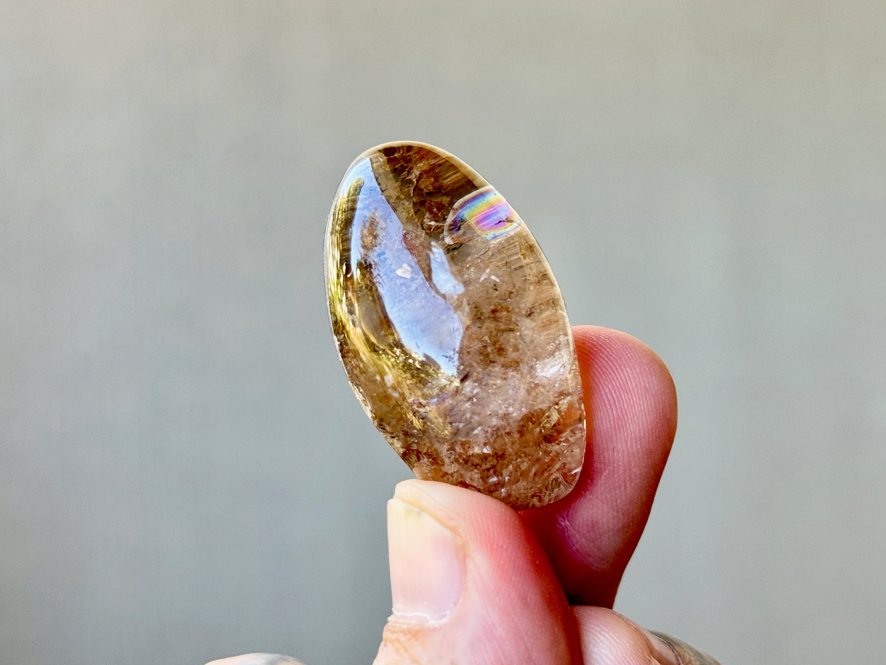 Golden Lodolite Quartz Palm Stone with Rainbow, Polished Water Clear ...