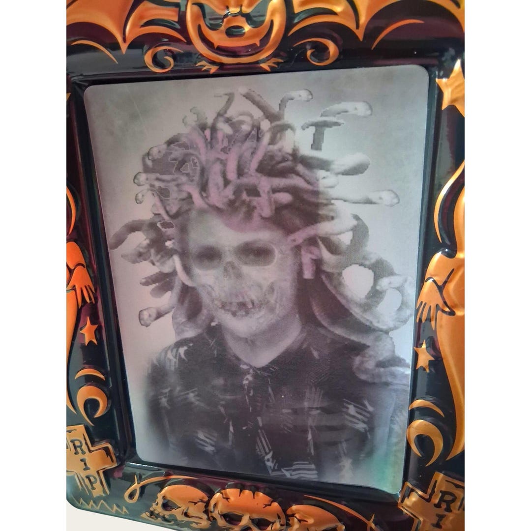 3D Medusa Vintage Photo Frame With Lenticular Portrait of Woman ...