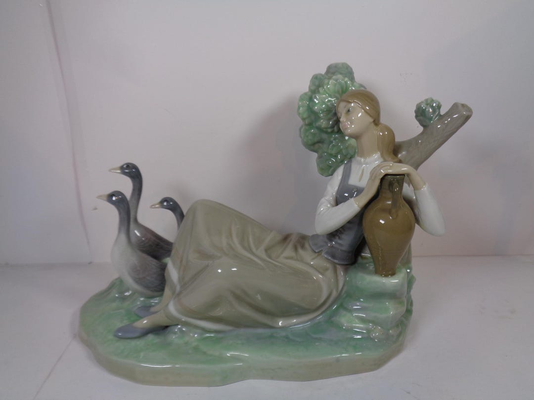 Lladro Woman Carrying Water Number 1212 Rare Lladro - Etsy