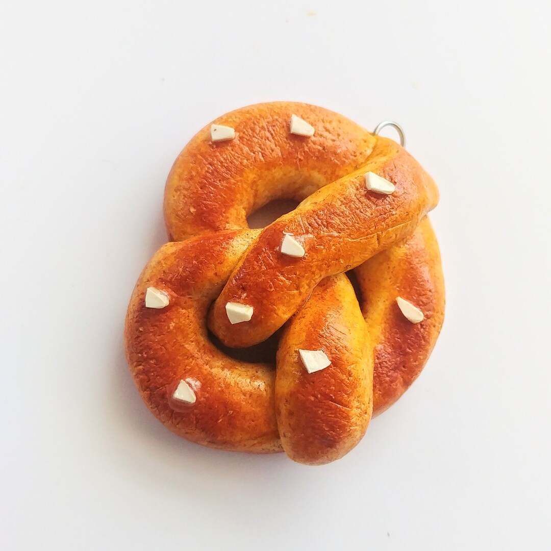 Soft Pretzel Keychain, Realistic Polymer Clay Food Jewelry - Etsy
