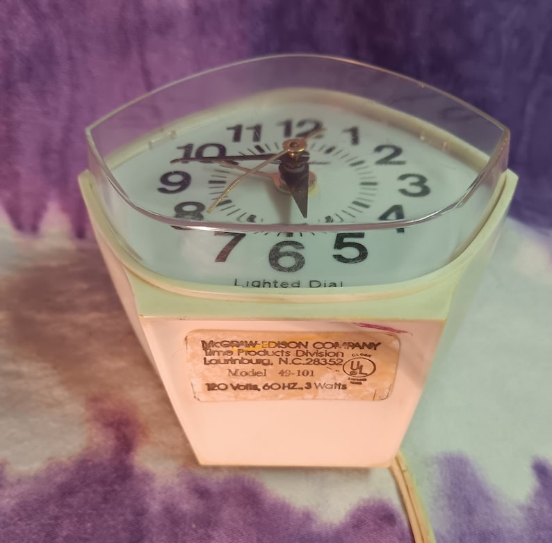 Ingraham Vintage 1960's Lighted Dial Electric Analog Alarm Clock Model ...