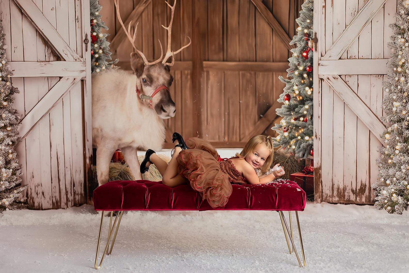 St. Nick's Stable With Reindeer With Sweep Option -wrinkle Free Fabric ...