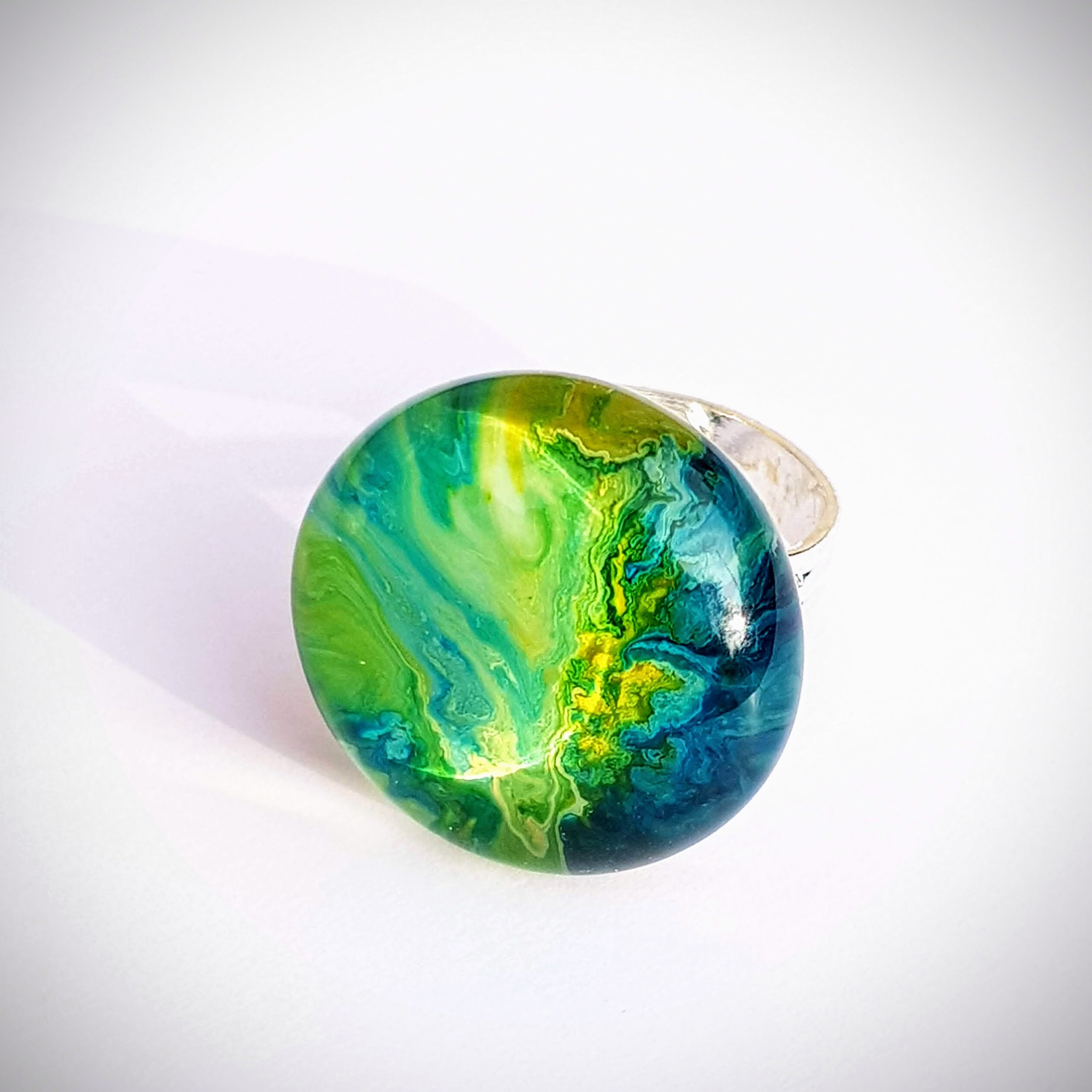 Resin Ring - Adjustable size from 6 to 11 - Multicolor