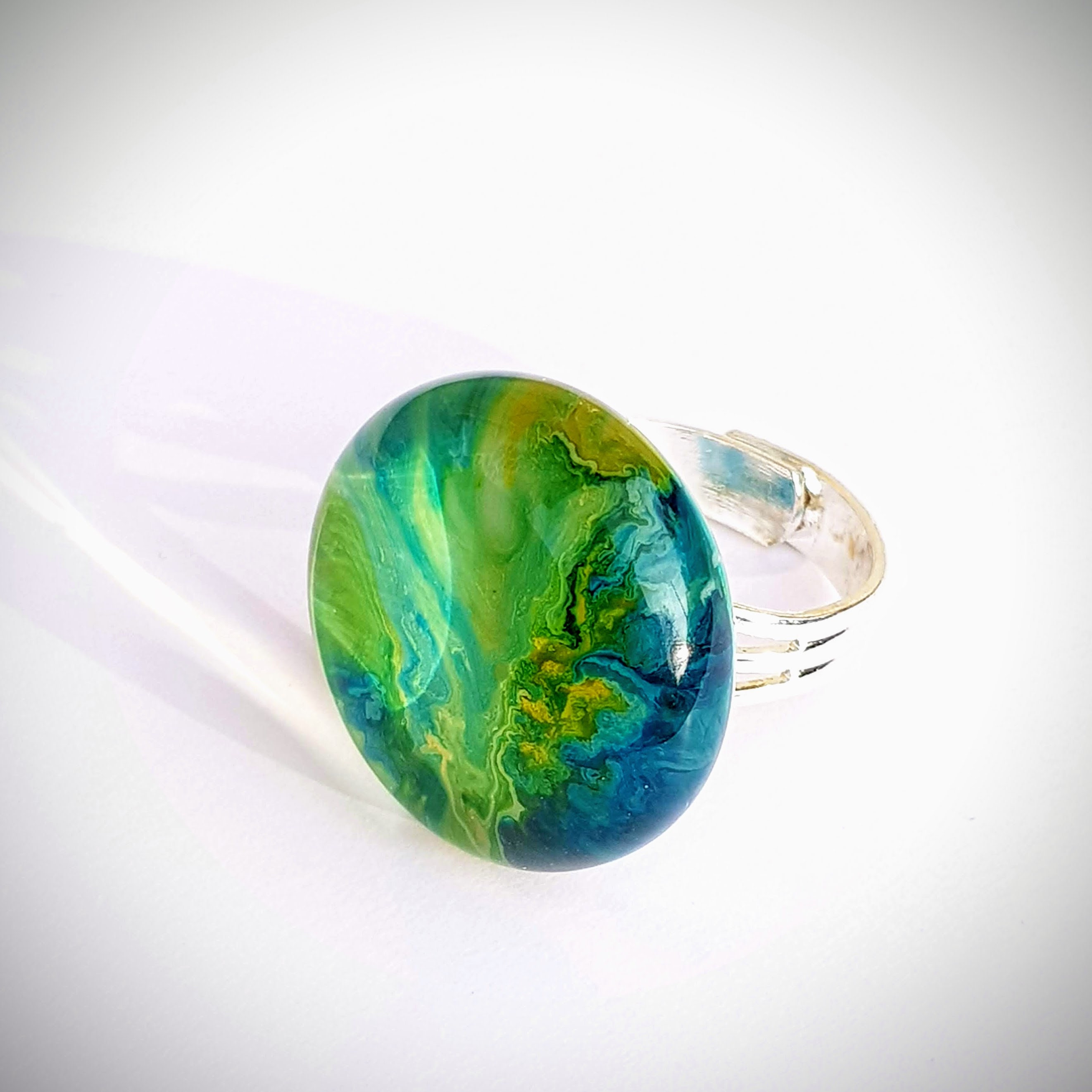 Resin Ring - Adjustable size from 6 to 11 - Multicolor