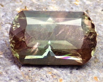 Green Oregon Sunstone 6.97 Ct Flawless-from Pana Mine-top Investment ...