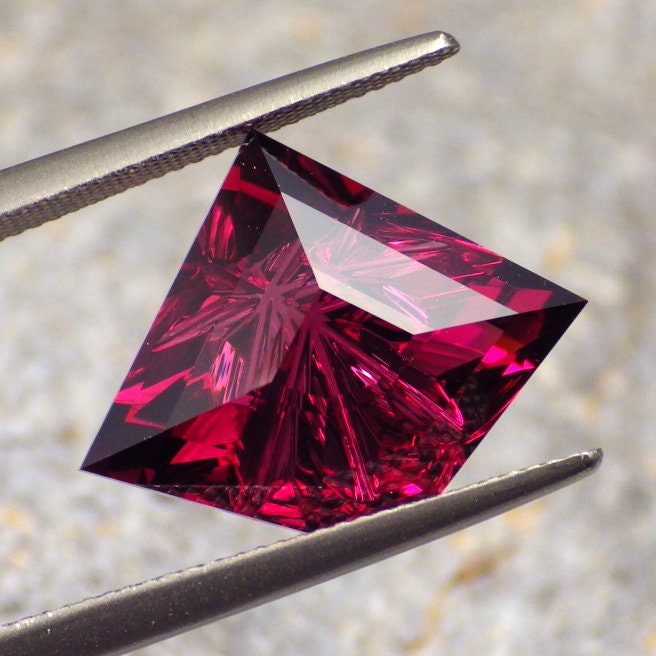 Pyralspite Garnet-e. Africa 5.56 Ct Flawless-precisely Faceted | Etsy