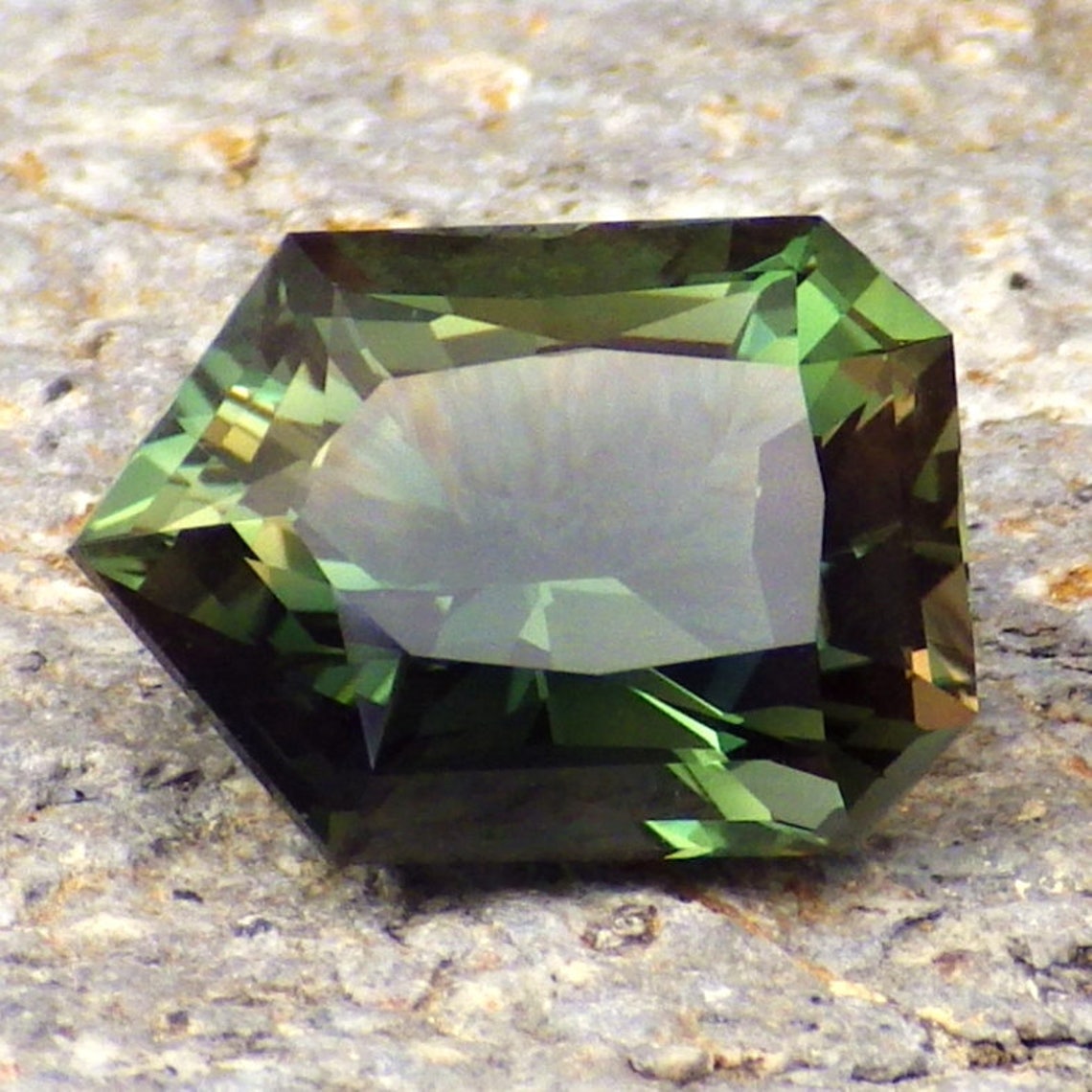Emerald Green Dichroic Oregon Sunstone 4.49 Ct | Etsy