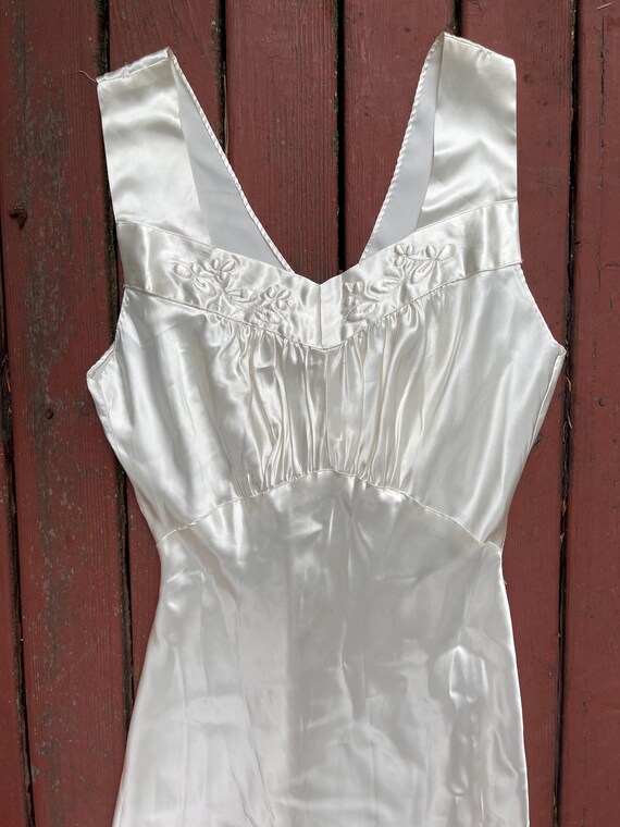 Vintage 1930s White Satin Embroidered Slip Lingerie W… - Gem
