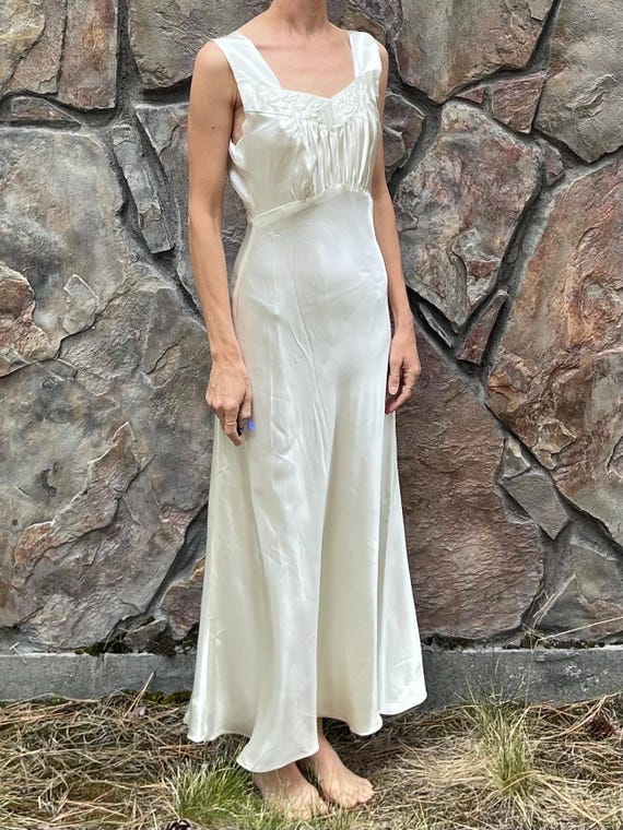 Vintage 1930s White Satin Embroidered Slip Lingerie W… - Gem